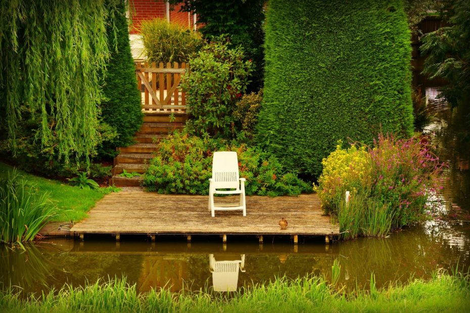 Mehr Entspannung am Gartenteich mit den passenden Gartenmöbeln ...